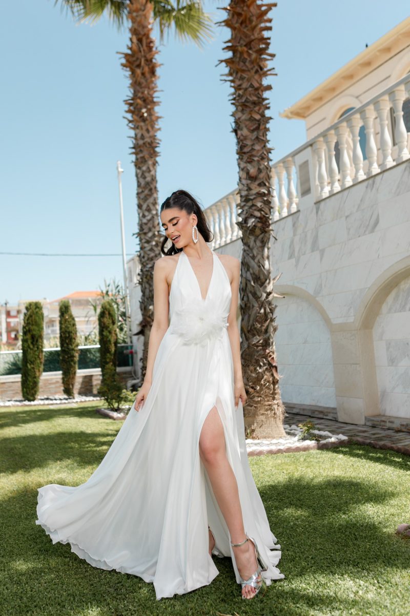 Λευκό Φόρεμα Halter με Πούπουλα και Σκίσιμο | Rich Girl Boudoir